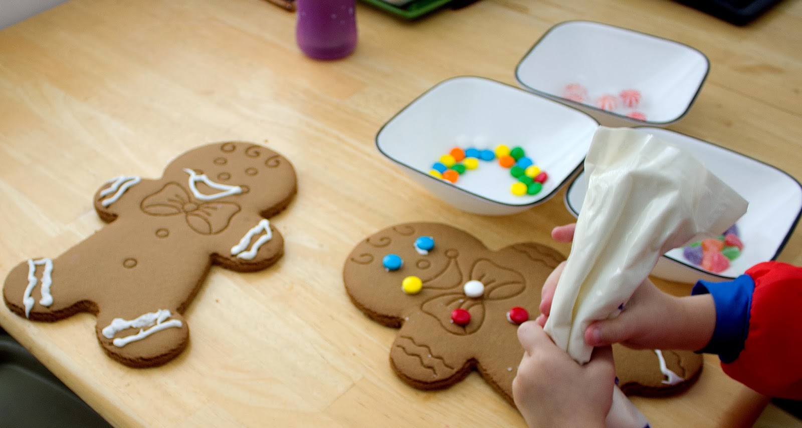 Livin The Good Life Decorating Gingerbread Men livin-the-good-life-decorating-gingerbread-men
