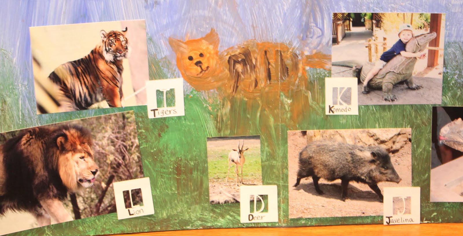 Make an alphabet zoo display #gluenglitter - Mom Endeavors