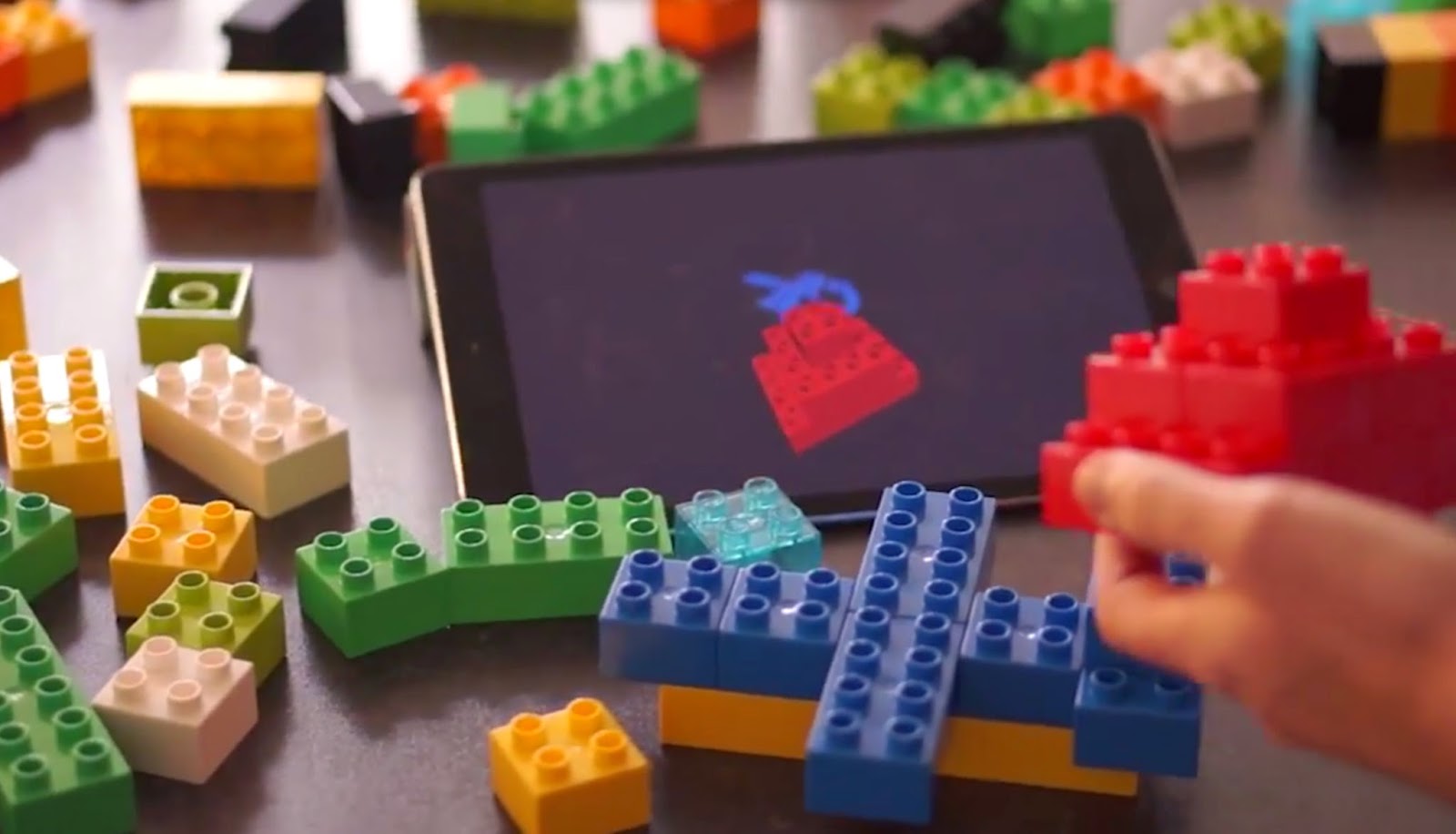 en-topia: Lego X Combines Augmented Reality, 3D modelling and 3D printing en-topia: Lego X Combines Augmented Reality, 3D modelling and 3D printing
