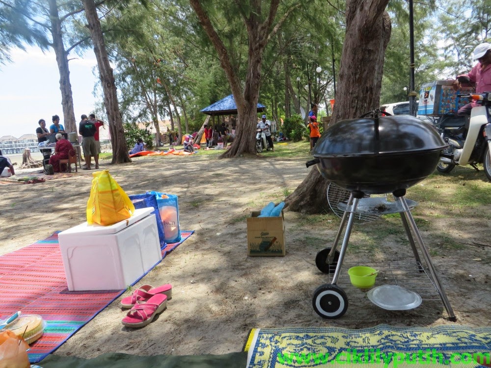 CikLilyPutih The Lifestyle Blogger: BBQ Picnic Di Pantai Bagan Lalang, Sepang