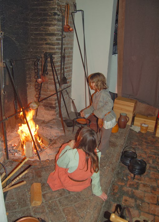 St Thomas Guild Medieval Woodworking Furniture And Other Crafts Entrails st-thomas-guild-medieval-woodworking-furniture-and-other-crafts-entrails