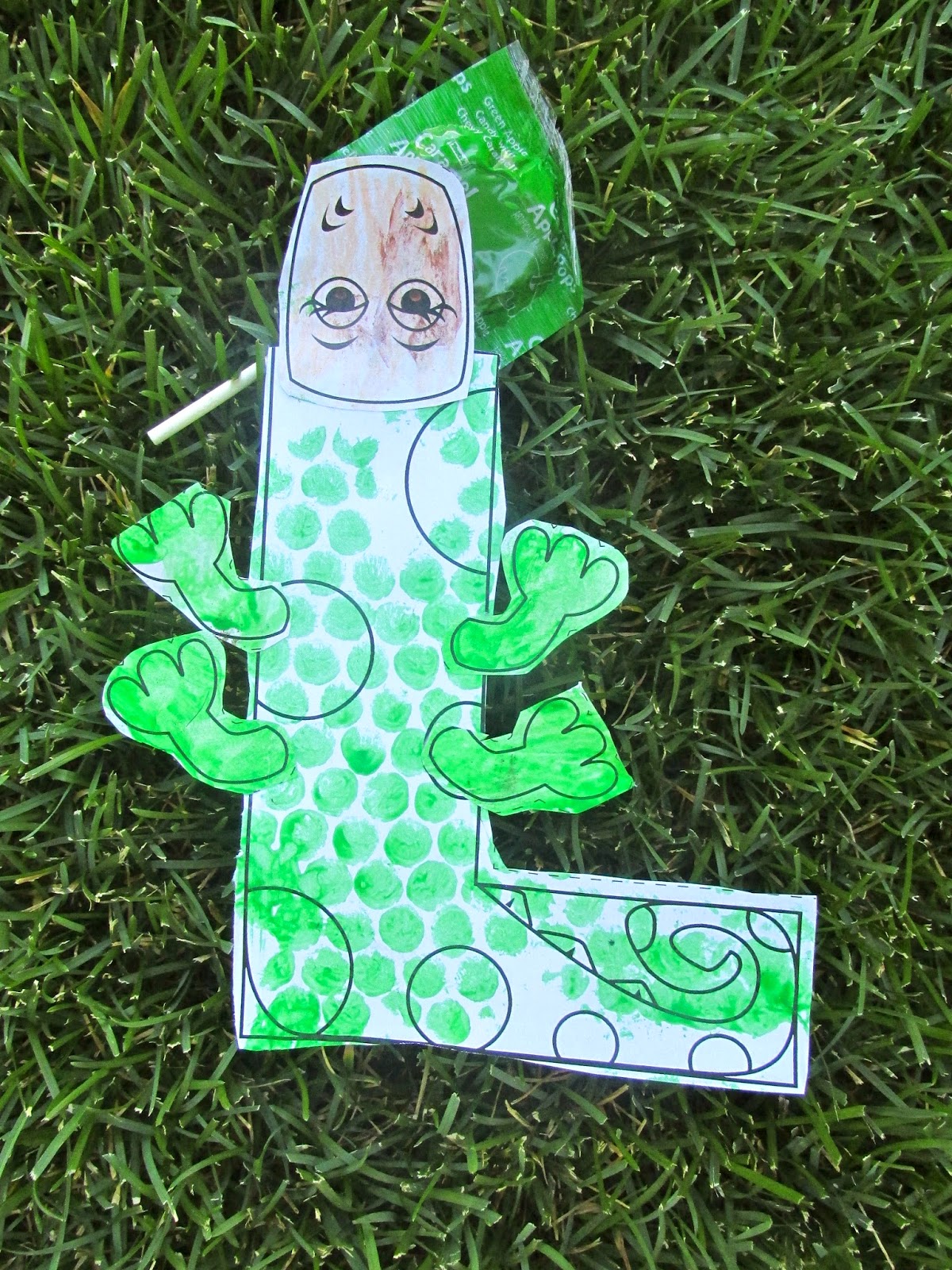 Amazing Action Alphabet: L The Lizard with Bubble Wrap