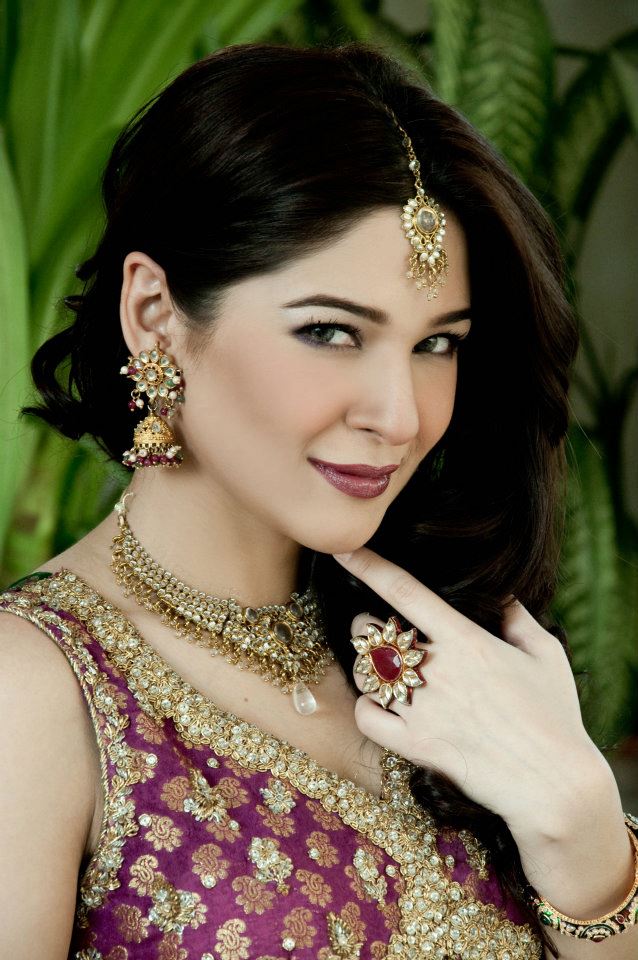 Ayesha Umer In Stunning Bridal Jewelry & Make up - Fashion Magazine