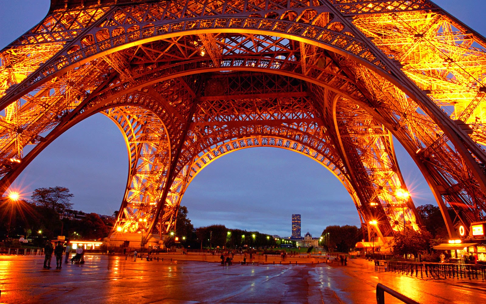 DESDE EL BALCON DE MI EXPERIENCIA: LA TORRE EIFFEL CUMPLE 125 AÑOS DESDE EL BALCON DE MI EXPERIENCIA: LA TORRE EIFFEL CUMPLE 125 AÑOS