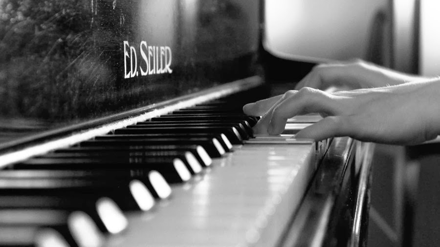 An Introduction to Playing Piano ~ Piano Tips, Piano Lessons, Piano Guide