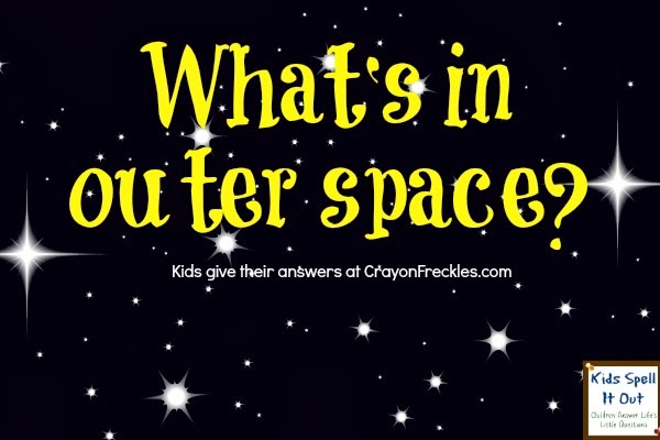 What’s in Outer Space: Kids Spell it Out - Do Play Learn