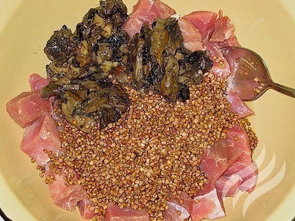 НАША - КАША: Гречка с мясом и грибами в пакете для запекания.