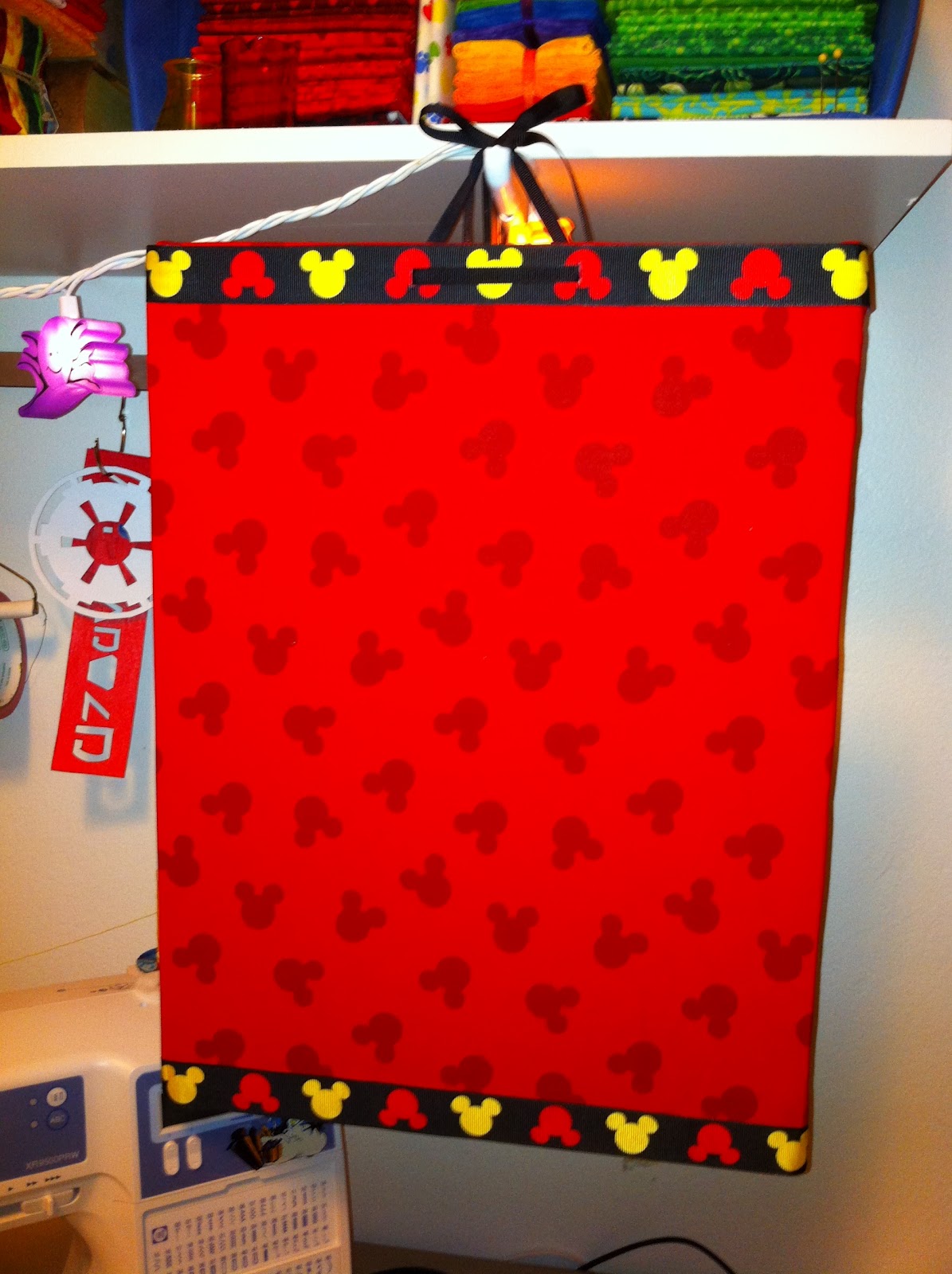 the proCRAFTstinator: Mickey Mouse Bulletin Board Tutorial!!