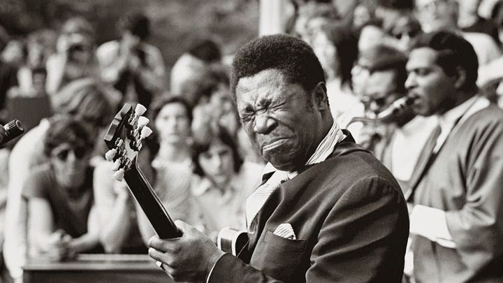 Goodbye B.B. King! Here Are 20 Amazing Portraits of King From Between ...