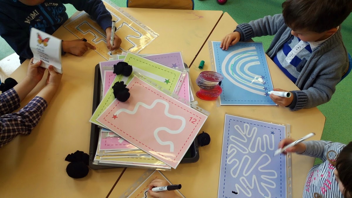 Notre classe de petite section: Atelier de graphisme