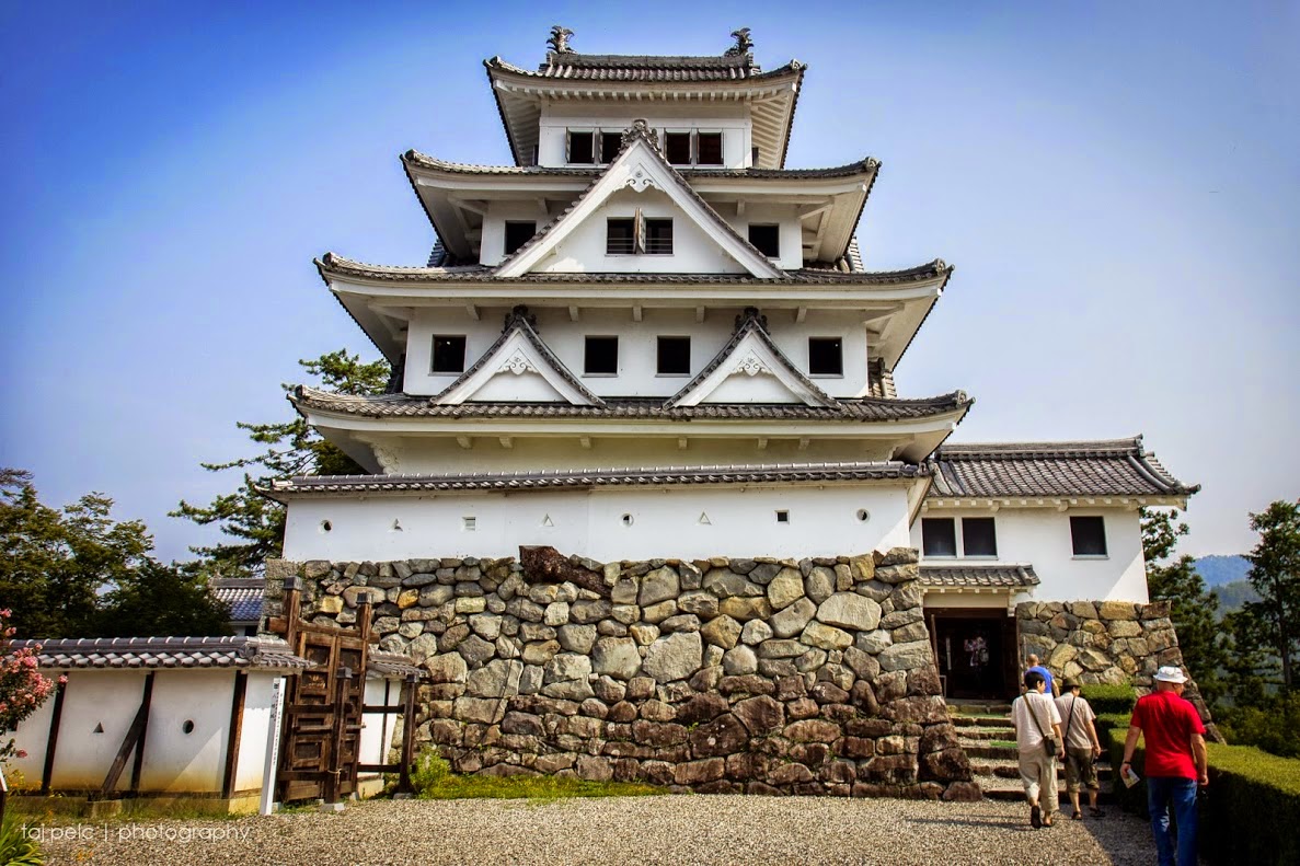 เที่ยวญี่ปุ่น ทัวร์ญี่ปุ่น เดินทางไปญี่ปุ่น โดย japanbackpack: ปราสาทฮาจิมัง Hachiman Castle