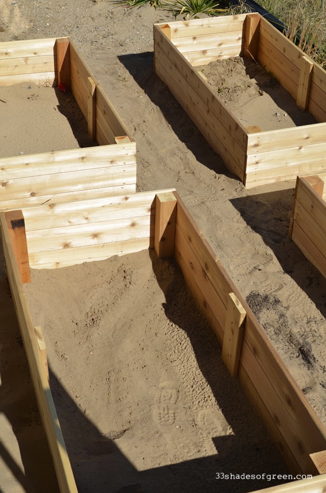 33 Shades of Green: Easy DIY Raised Garden Bed Tutorial