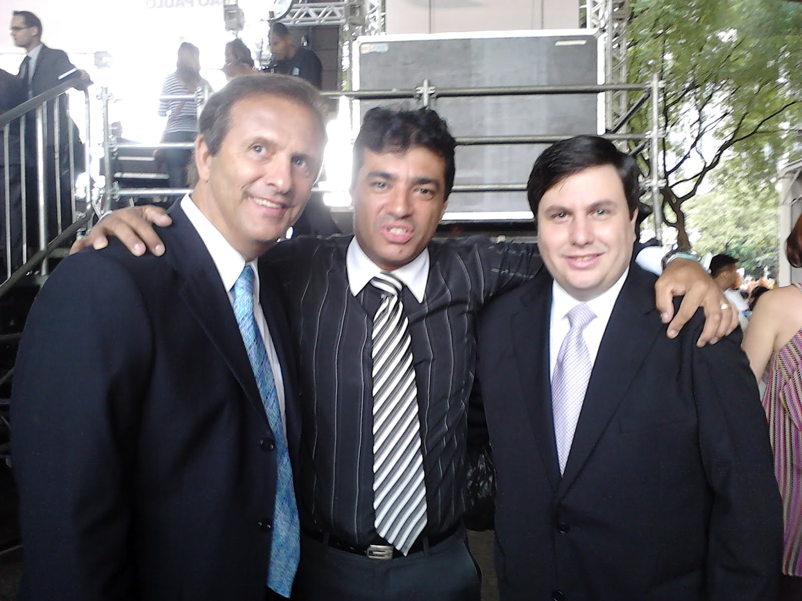 Conhecer é Crescer!! Sucesso: Missionario RR Soares e Pr. Jaime de ... Conhecer é Crescer!! Sucesso: Missionario RR Soares e Pr. Jaime de ...