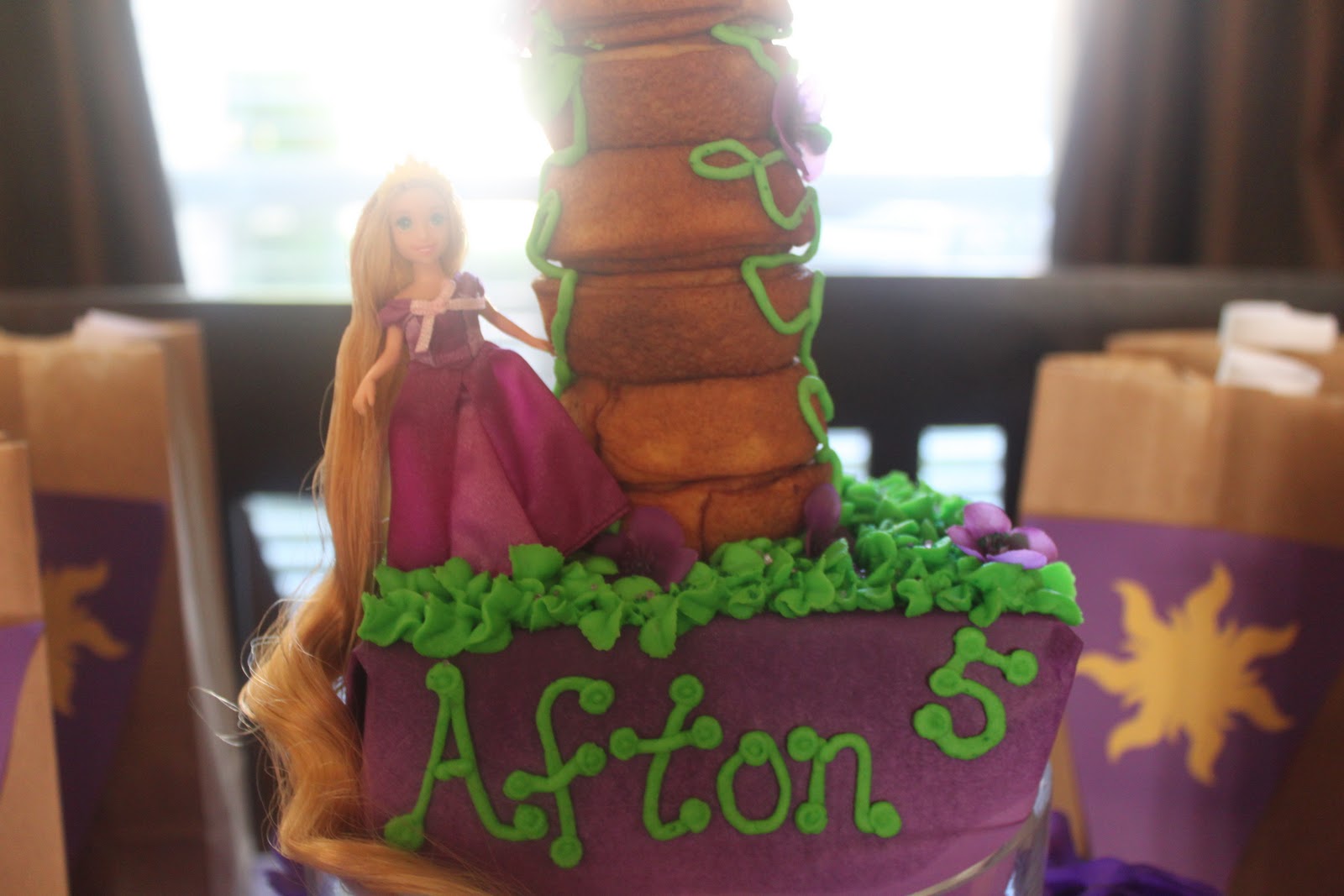 Crafty Texas Girls: Crafty How-To: Make a Tangled Rapunzel Tower Cake