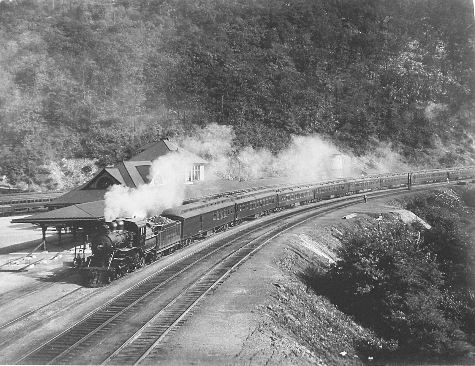 Vintage Railroad Pictures: Black Diamond Express at Mauch Chunk, Pa.