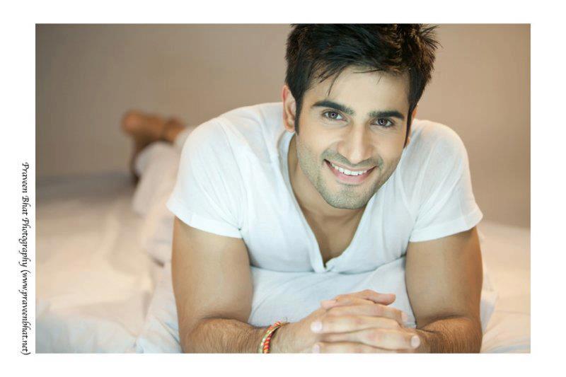 Hypnotizingly Arnav: Karan Tacker