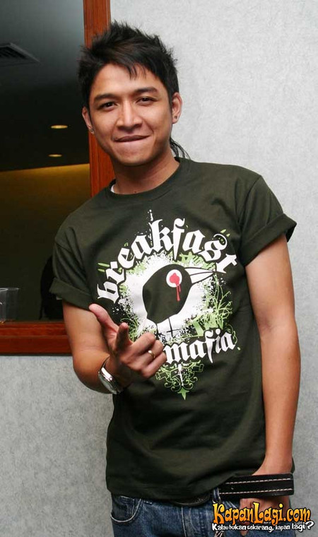 Vahre: Biodata dan Biografi Pasha Ungu Vahre: Biodata dan Biografi Pasha Ungu