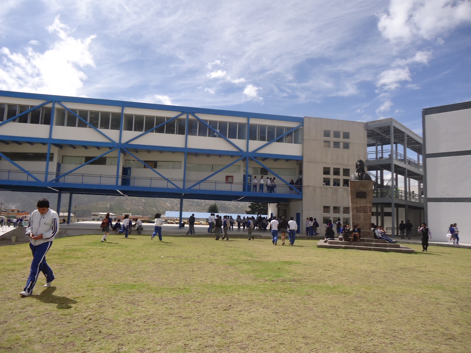 Eugenio Espejo Jael Aandrango: EL MEJOR COLEGIO