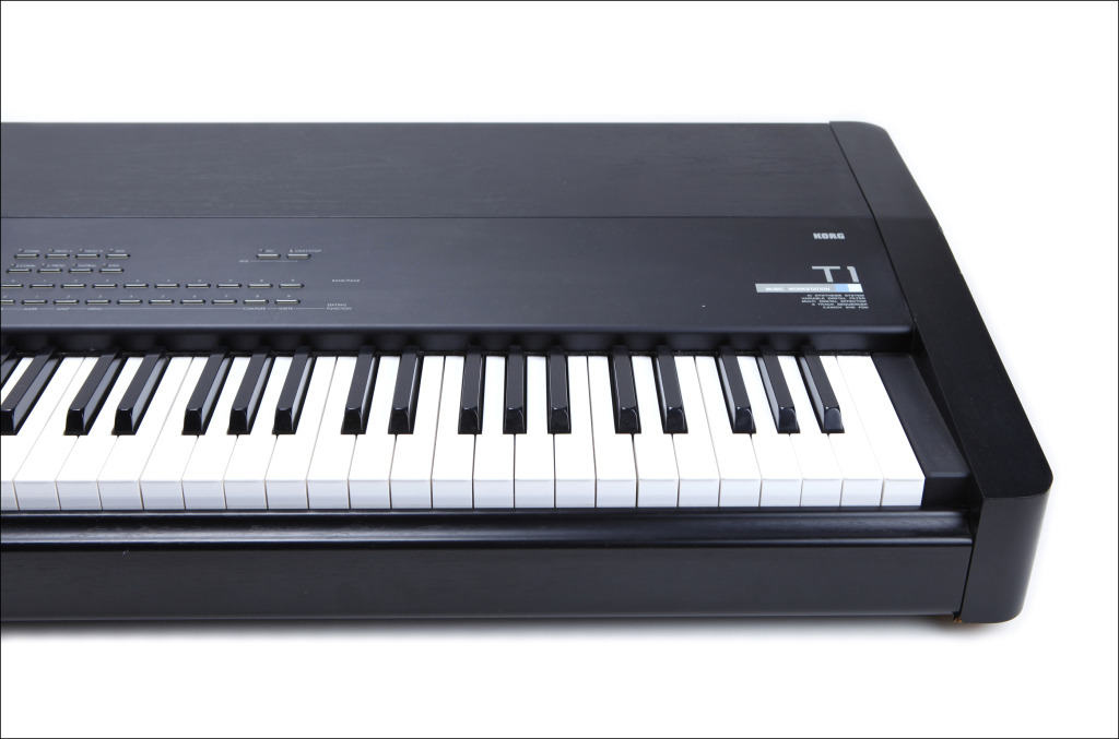 MATRIXSYNTH-B: Korg T1 keyboard workstation SN 004440