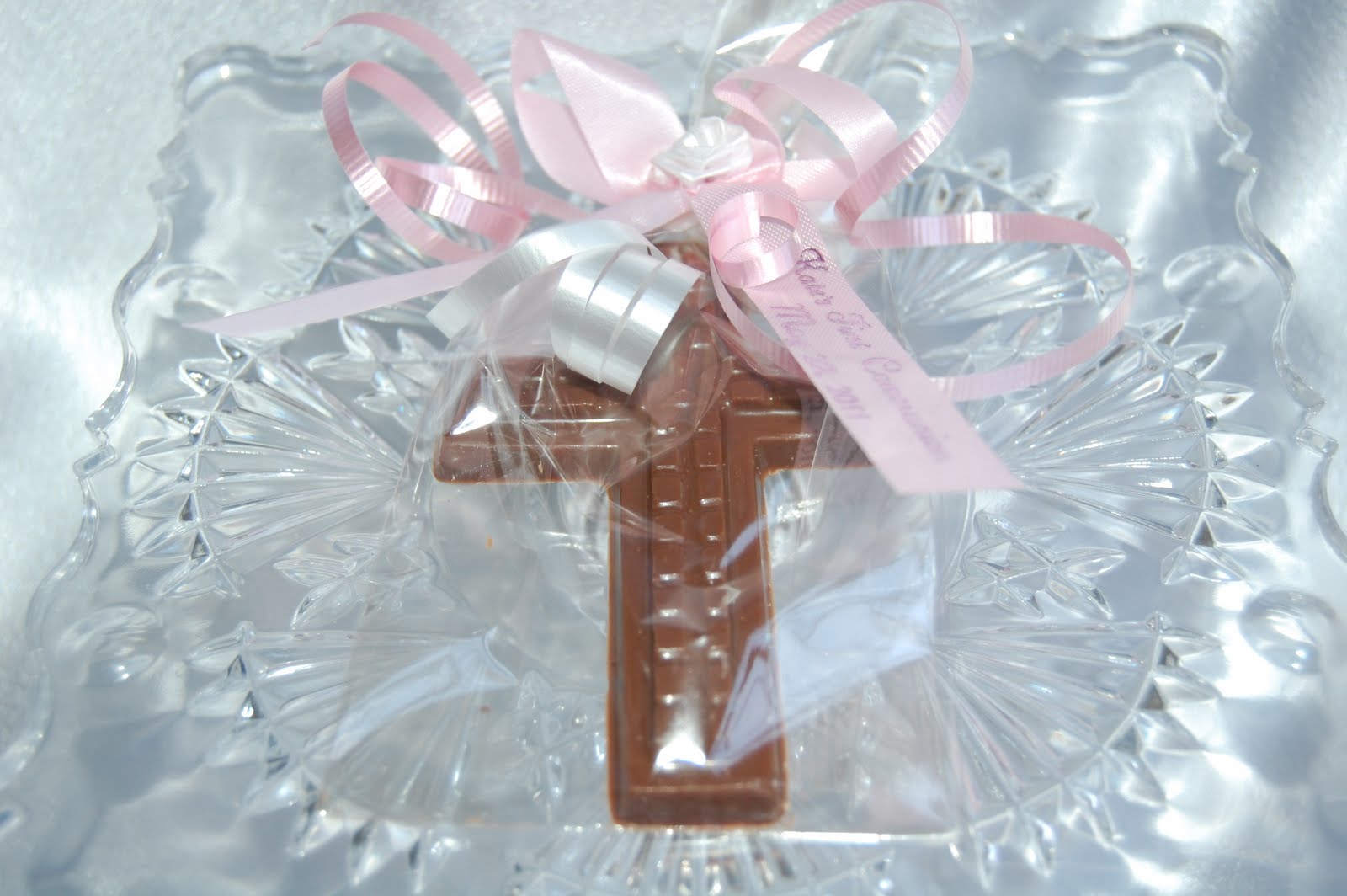 CUSTOMISED CAKES BY JEN: First Holy Communion Chocolate Cross Favors CUSTOMISED CAKES BY JEN: First Holy Communion Chocolate Cross Favors