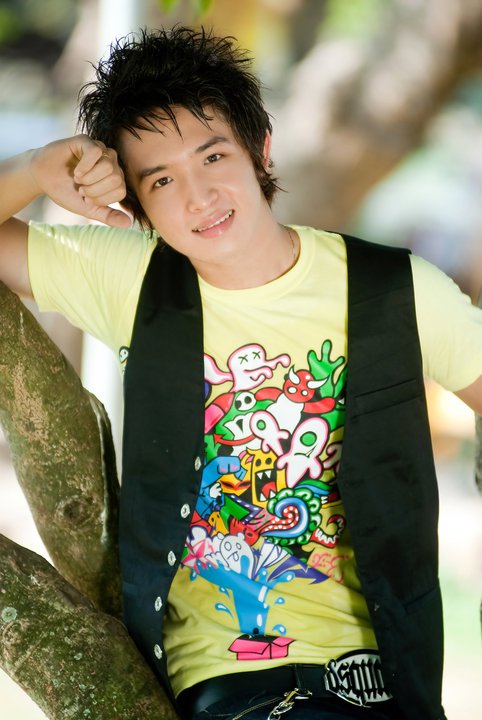 Model Kaung Pyae's Colorful Fashion Photos