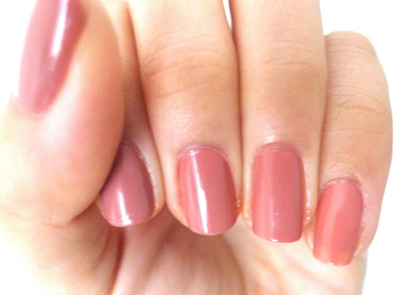 winnietsuii: Essie Innocent Review