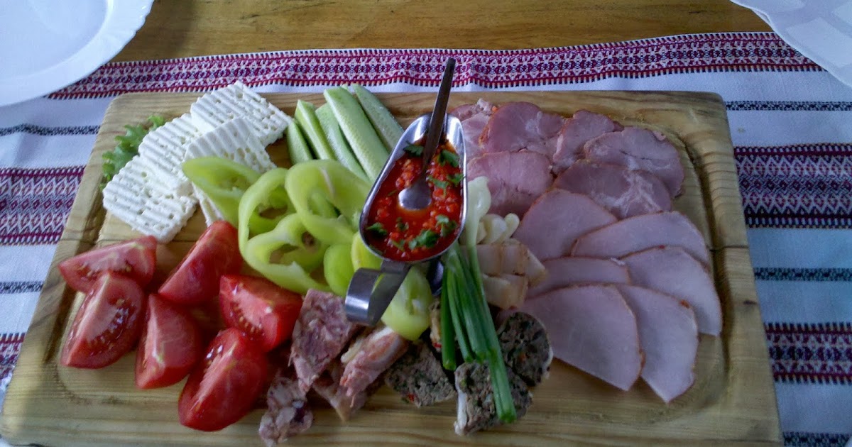 Committed Stitcher: Huge Dinner At Roata Vremi