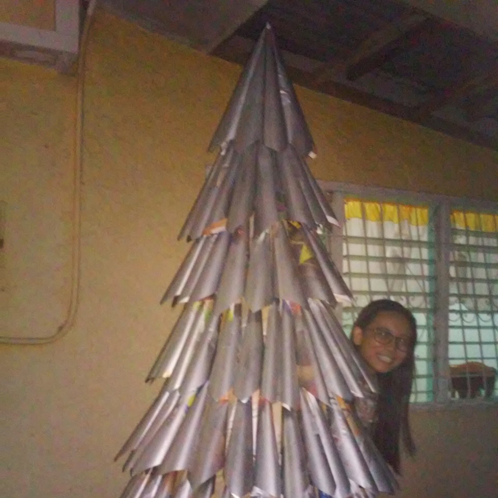 DIY Recycled MagazinE Holiday Tree A Handful And Some Creativity diy-recycled-magazine-holiday-tree-a-handful-and-some-creativity
