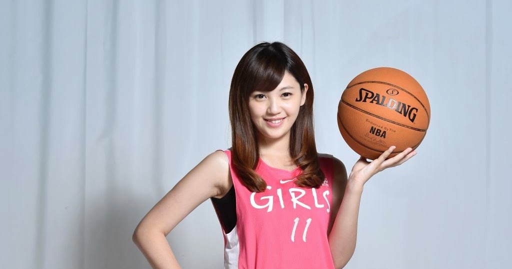 TVBS甜心主播簡懿佳 為UBA決賽暖身拍廣告 - WoWoNews