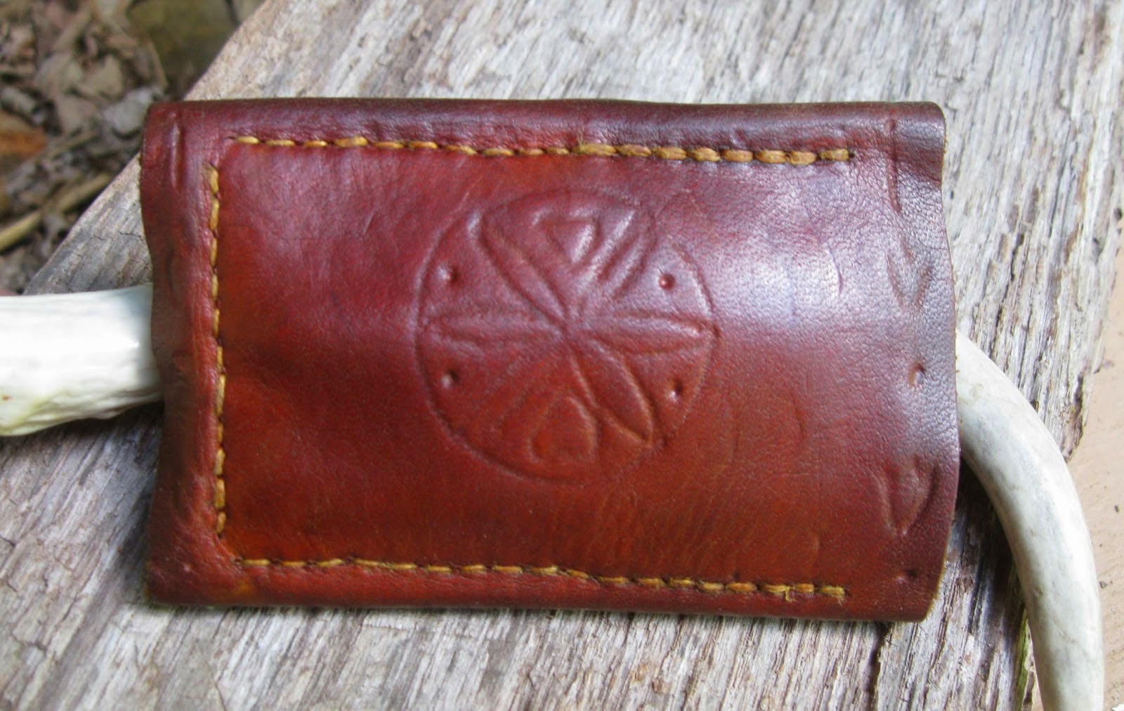 Contemporary Makers: Flint & Tool Wallet by Eric Ewing Contemporary Makers: Flint & Tool Wallet by Eric Ewing
