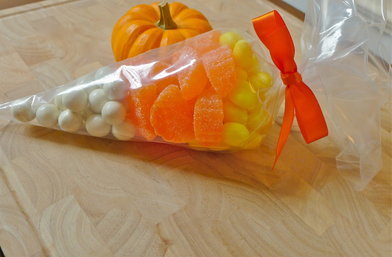 Home Sweet Abode Candy Corn Treat Bags home-sweet-abode-candy-corn-treat-bags