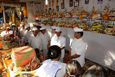 Tingkatkan Tradisi Menyama Braya Melalui Upacara Massal - Dewata News