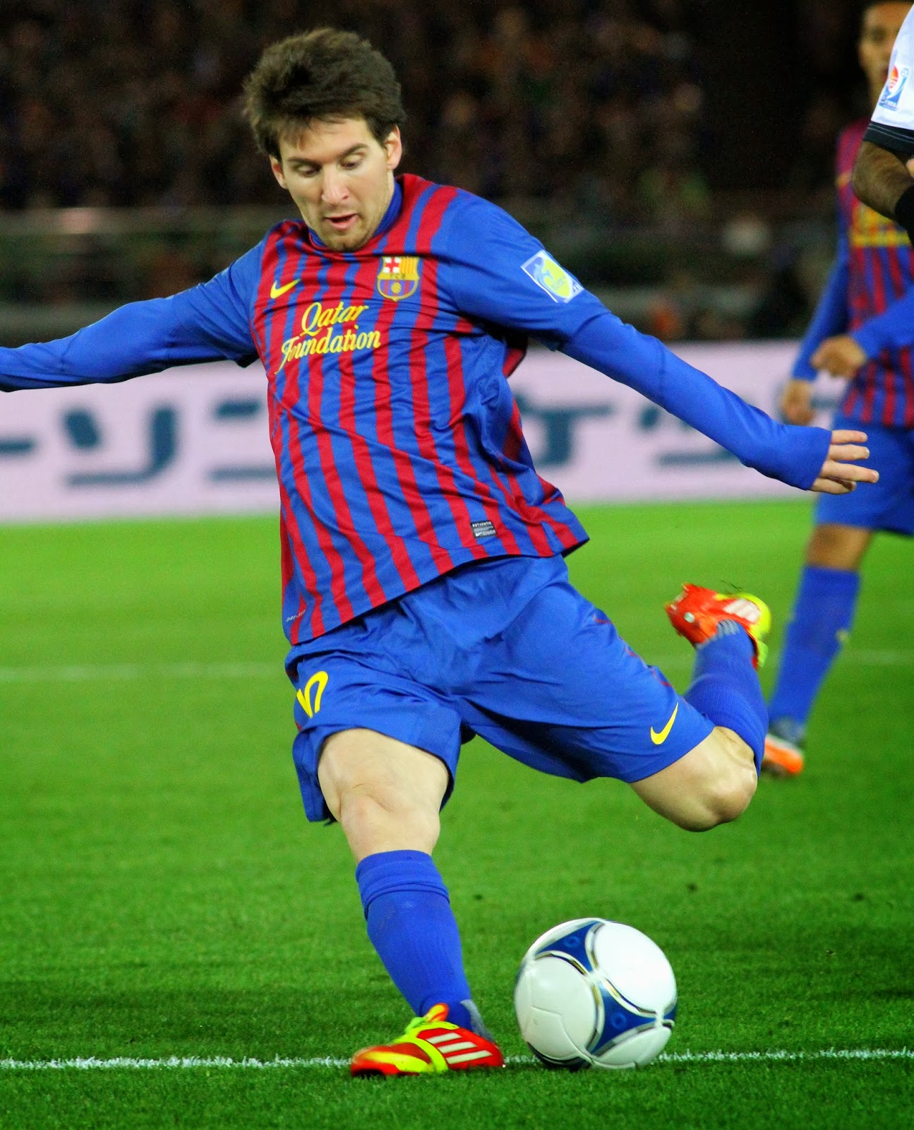The Legend Lionel Messi Messi Renews His Contract With Barcelona To the-legend-lionel-messi-messi-renews-his-contract-with-barcelona-to