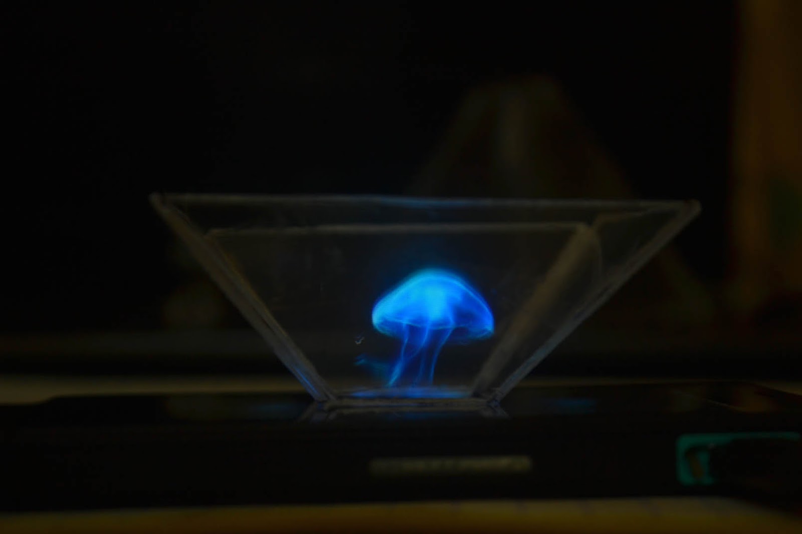 Membuat 3D Hologram Sederhana Dengan Smartphone Hardilist membuat-3d-hologram-sederhana-dengan-smartphone-hardilist