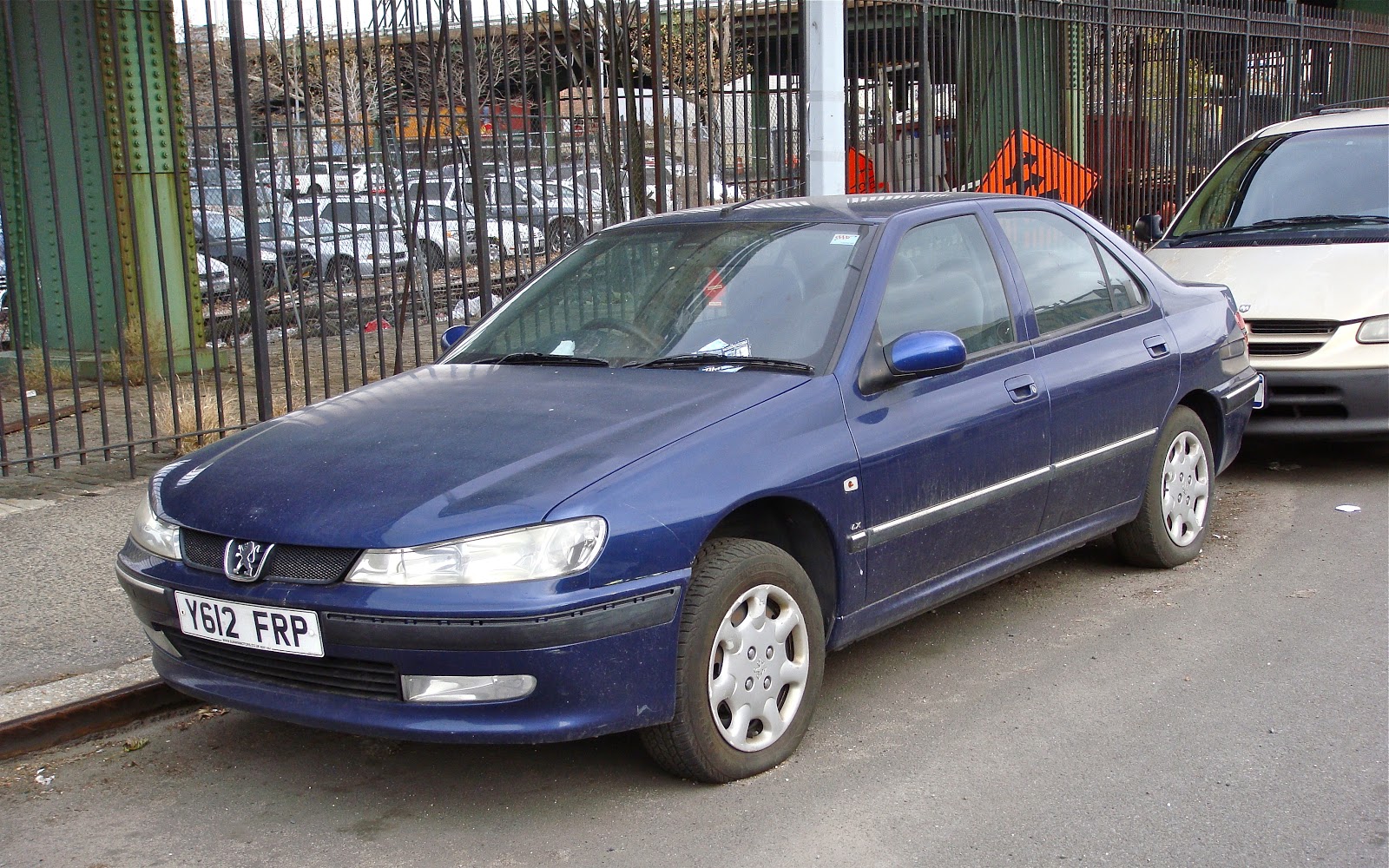 THE STREET PEEP 2000 Peugeot 406 Sedan the-street-peep-2000-peugeot-406-sedan