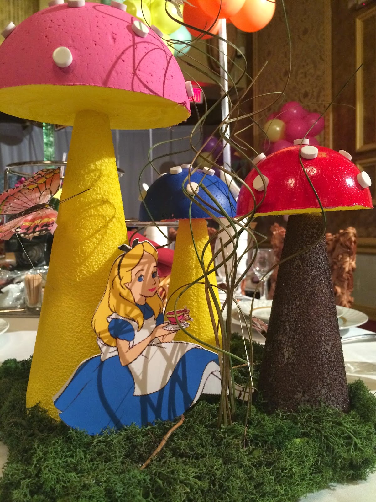 DreamARK Events Blog: Alice in Wonderland theme tea party decoration DreamARK Events Blog: Alice in Wonderland theme tea party decoration