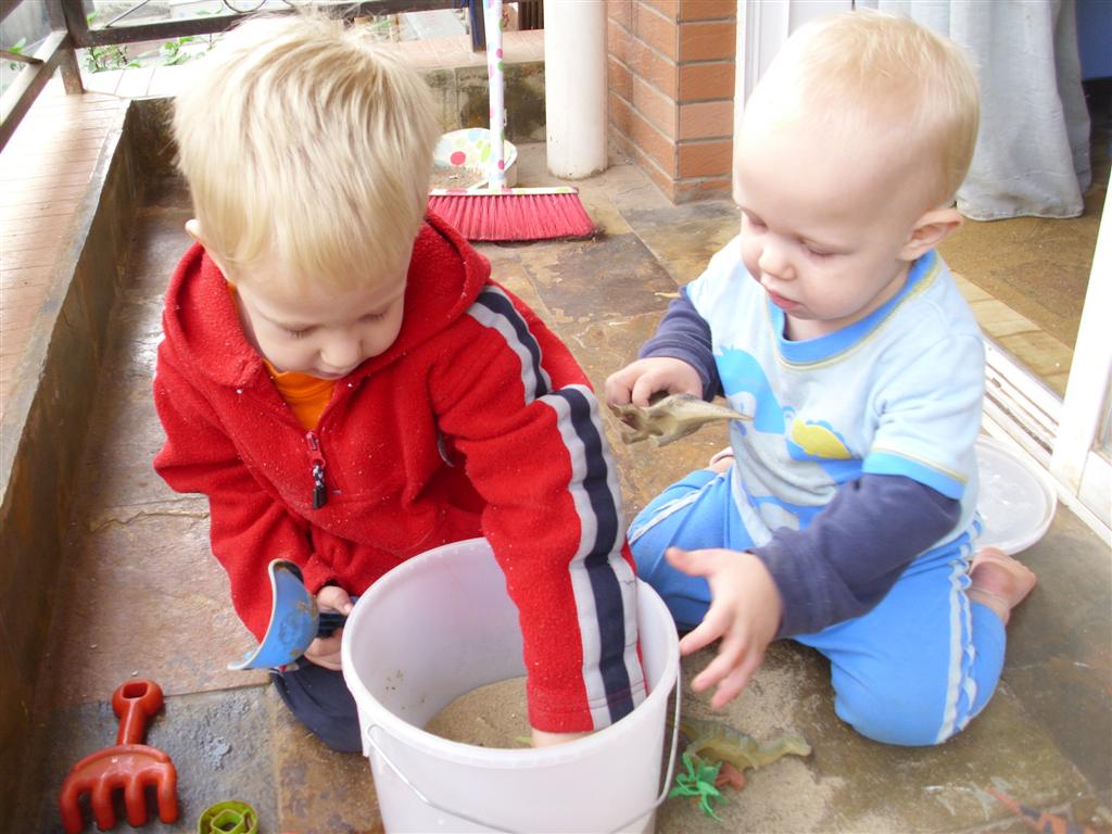 The Do-It-Yourself Mom: Dinosaur Themed Preschool Activity: Dinosaur ...