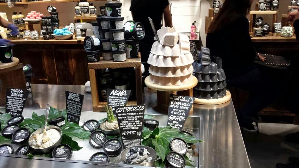 New opening Lush Milano - Via Torino - Le avventure di Anna Pernice - Travel Fashion Tips