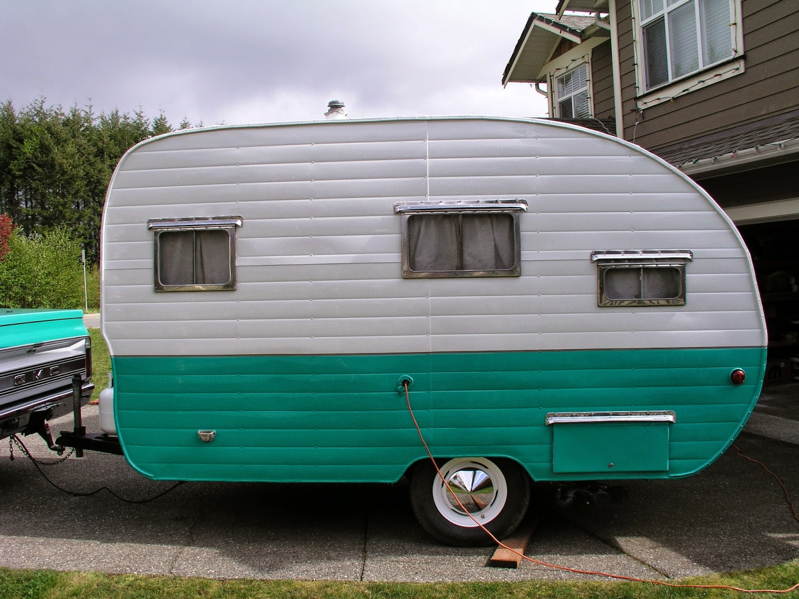 Rainbow – Tin Can Tourists