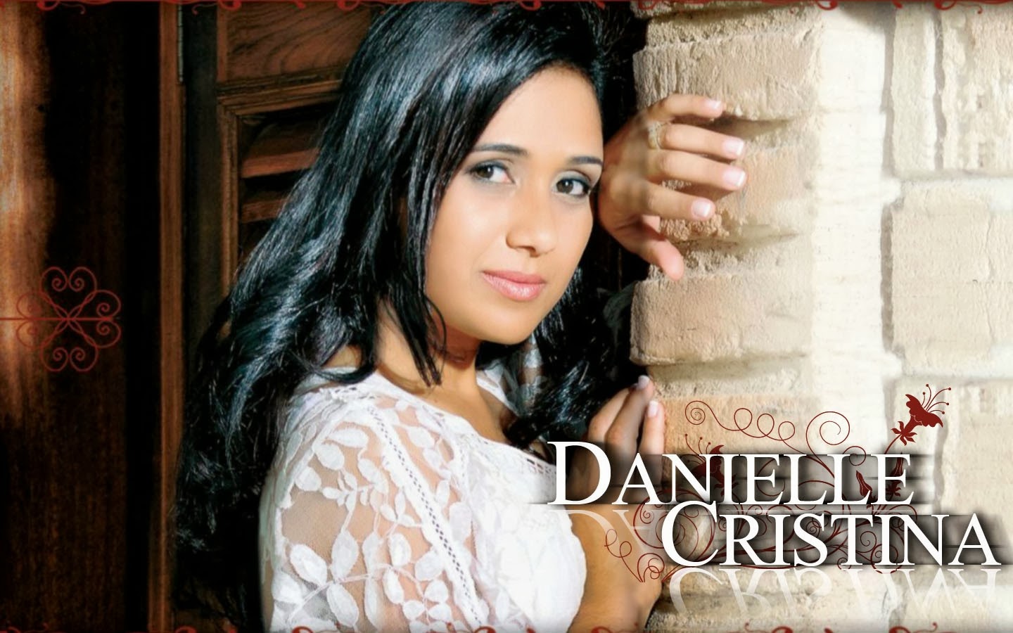 Universo Pentecostal: Danielle Cristina Divulga Título CD 2014 Confiram!
