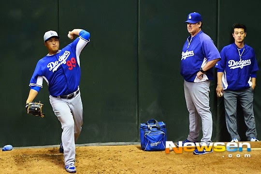 내일 시뮬레이션 피칭을 할 류현진.twt : MLBPARK