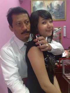 Foto Skandal ABG Dengan Om Om - Skandal Heboh