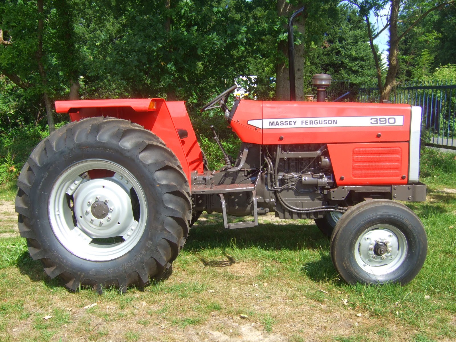 Massey Ferguson 390