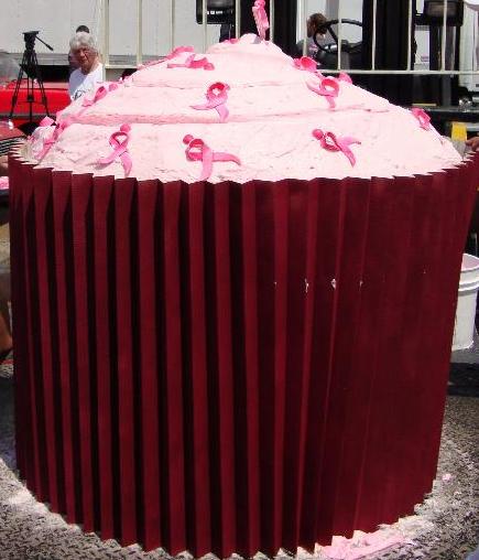 World s Largest Cupcake Muffin world-s-largest-cupcake-muffin
