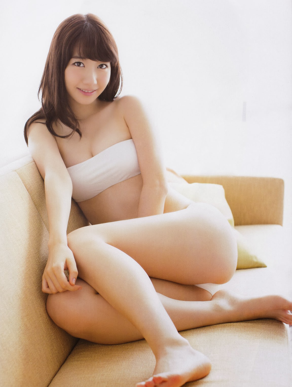 AKB48 Yuki Kashiwagi "Futarikiride" on Friday Magazine