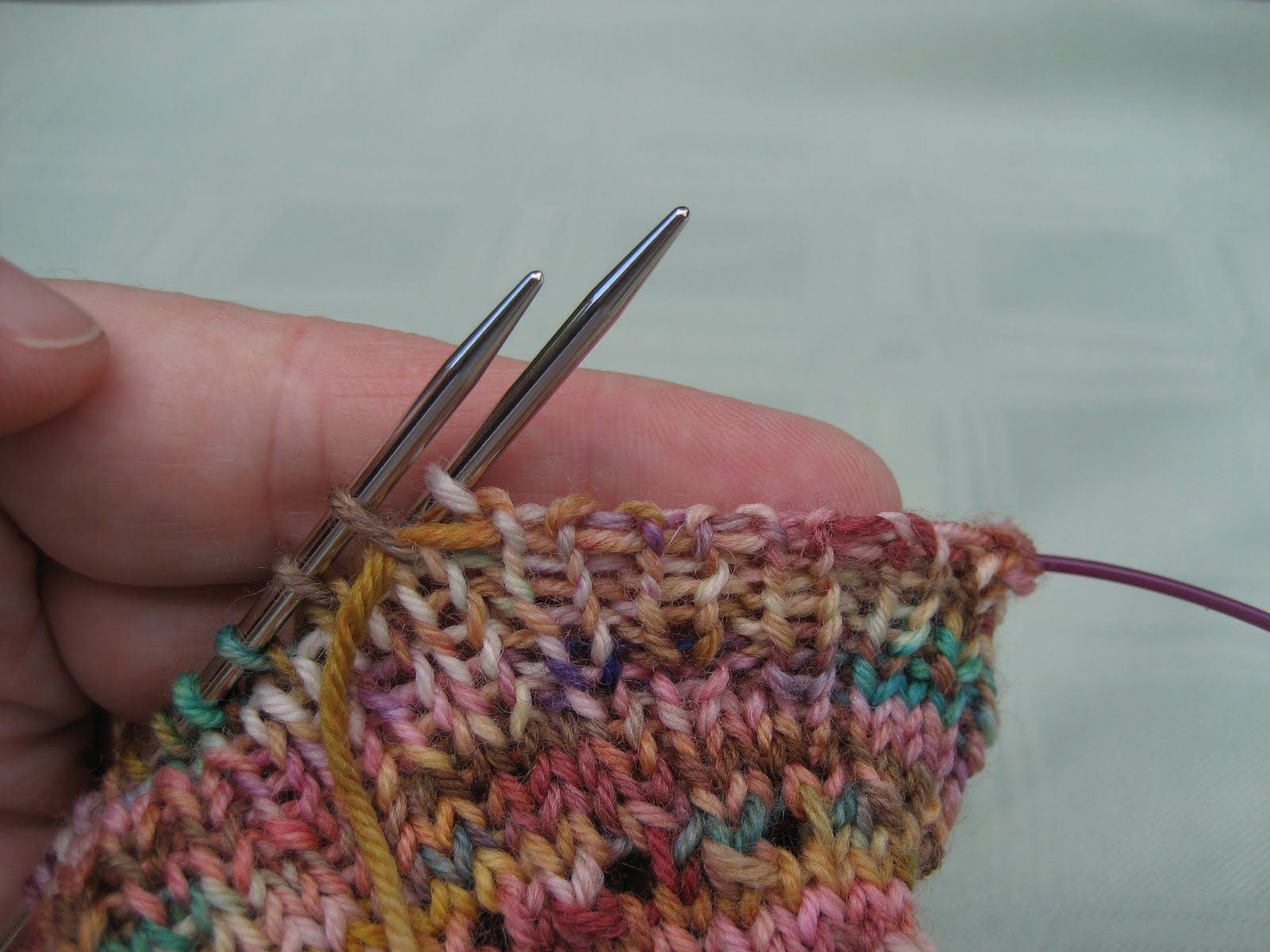 Carolyn Knits: Kitchener Stitch Bind-Off Tutorial Carolyn Knits: Kitchener Stitch Bind-Off Tutorial
