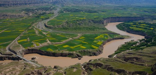 OLD AND NEW CHINA MEET ALONG THE YELLOW RIVER / DER SPIEGEL ( A MUST ...