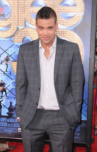 STARS ATTEND GLEE: THE 3D CONCERT MOVIE