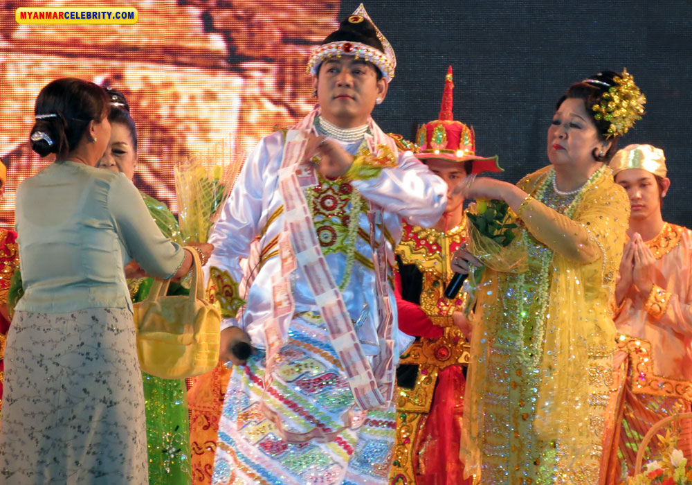 Yan Aung with Beautiful Myanmar Angels