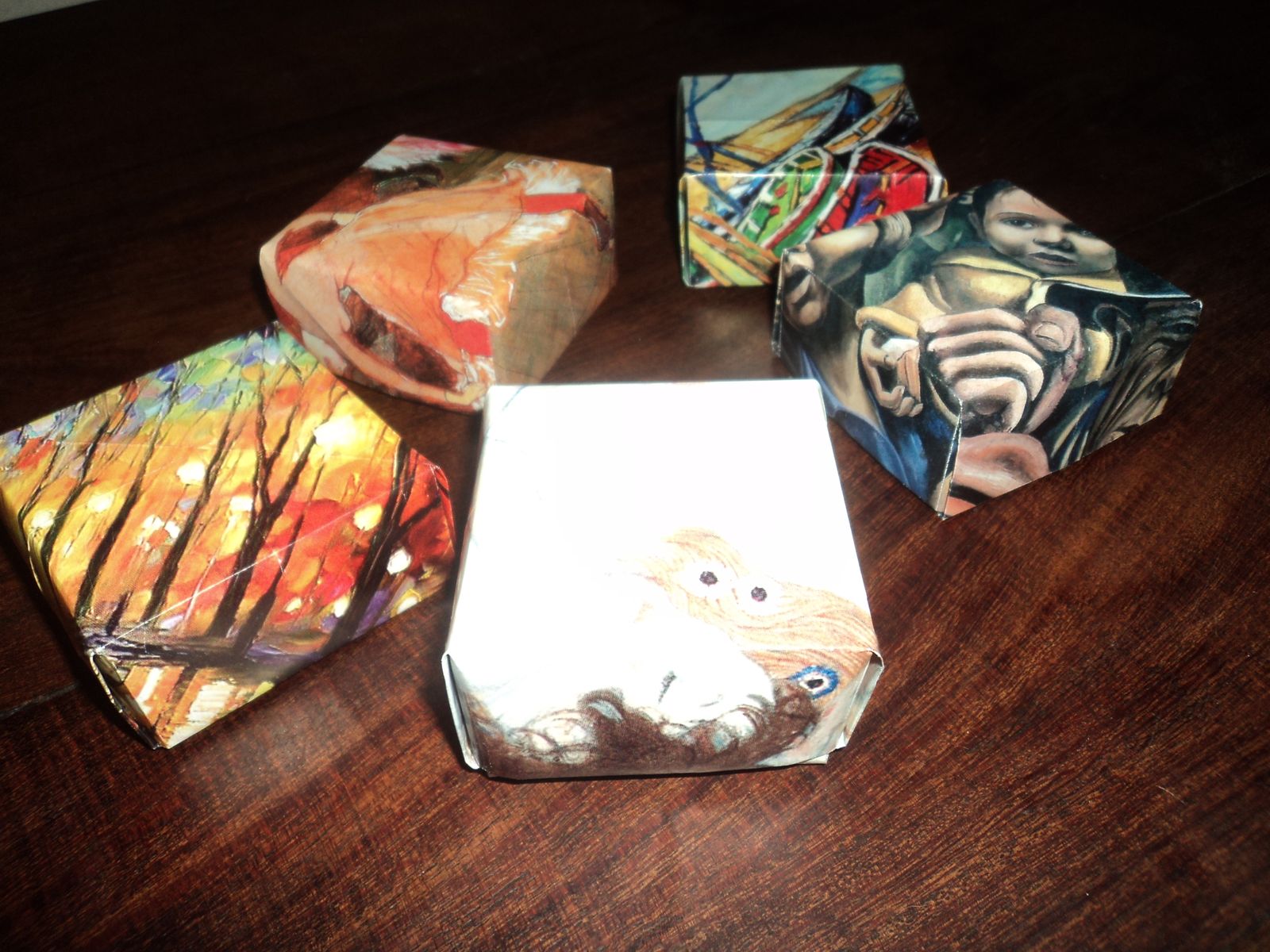 Tutorial de Artesanías: Cajas con una hoja de papel Tutorial de Artesanías: Cajas con una hoja de papel
